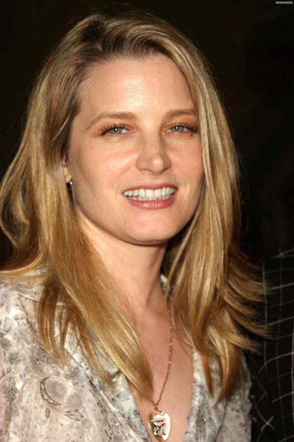 Bridget Fonda - Horror Society